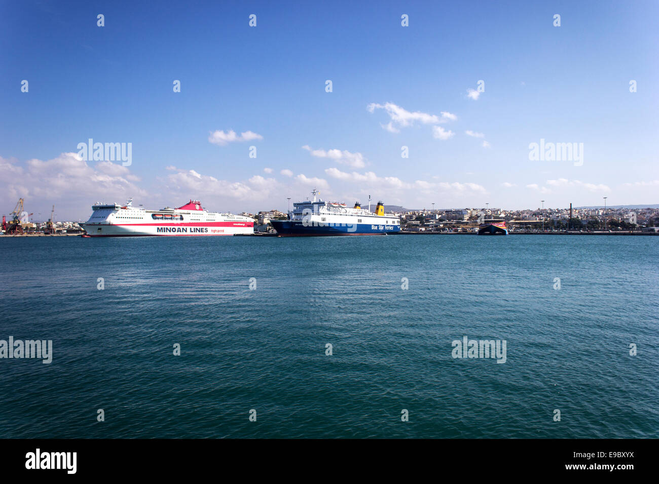 Sky ships hi-res stock photography and images - Alamy