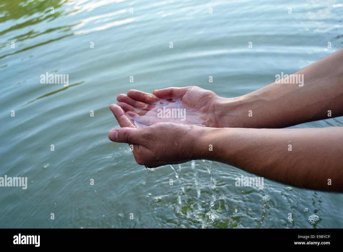 Hand Pouring Water Hi Res Stock Photography And Images Alamy