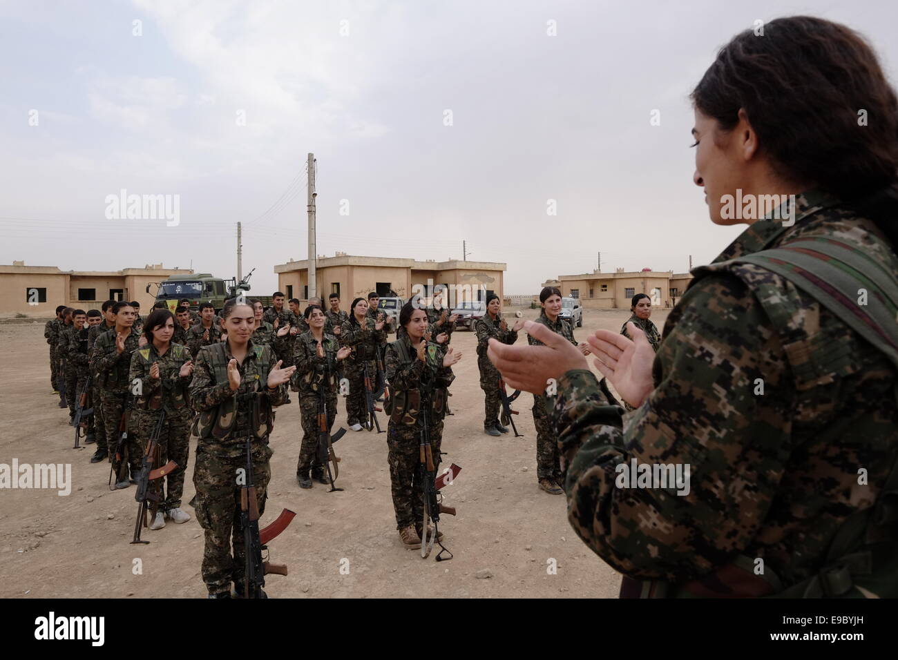 Kurdish womens protection units hi-res stock photography and images - Alamy