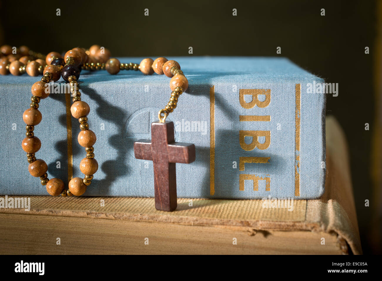 Bible rosary hi-res stock photography and images - Alamy