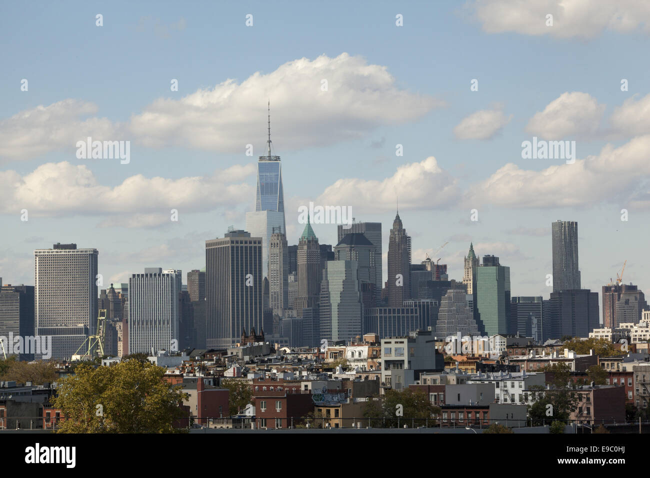 Looking across Brooklyn at the lower Manhattan skyline Stock Photo - Alamy