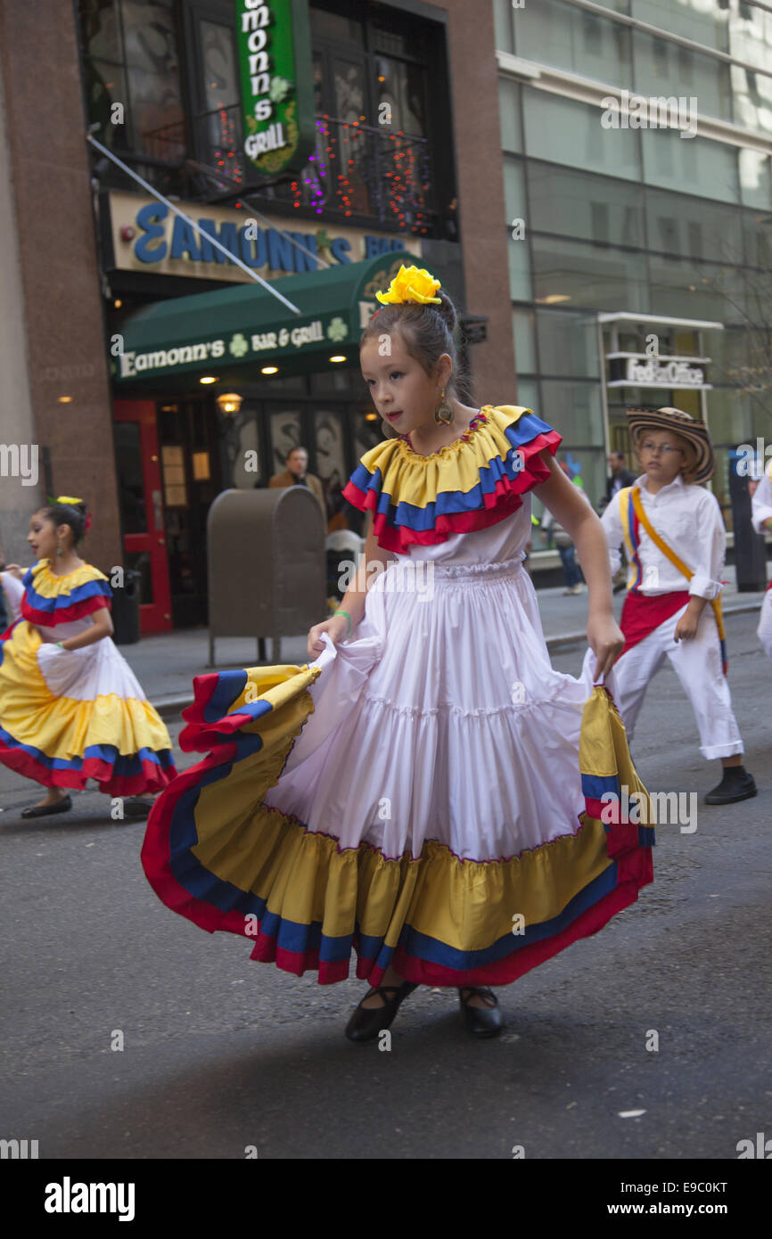 Hispanic children dancing hi-res stock photography and images - Alamy