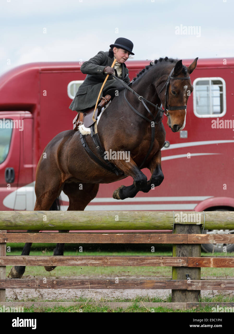 Sidesaddle jumping hi-res stock photography and images - Alamy