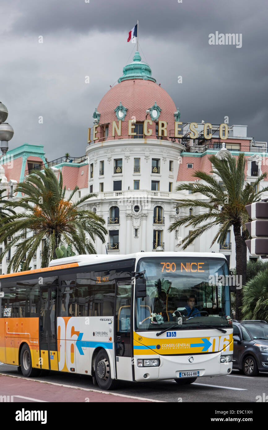 French bus hi-res stock photography and images - Alamy