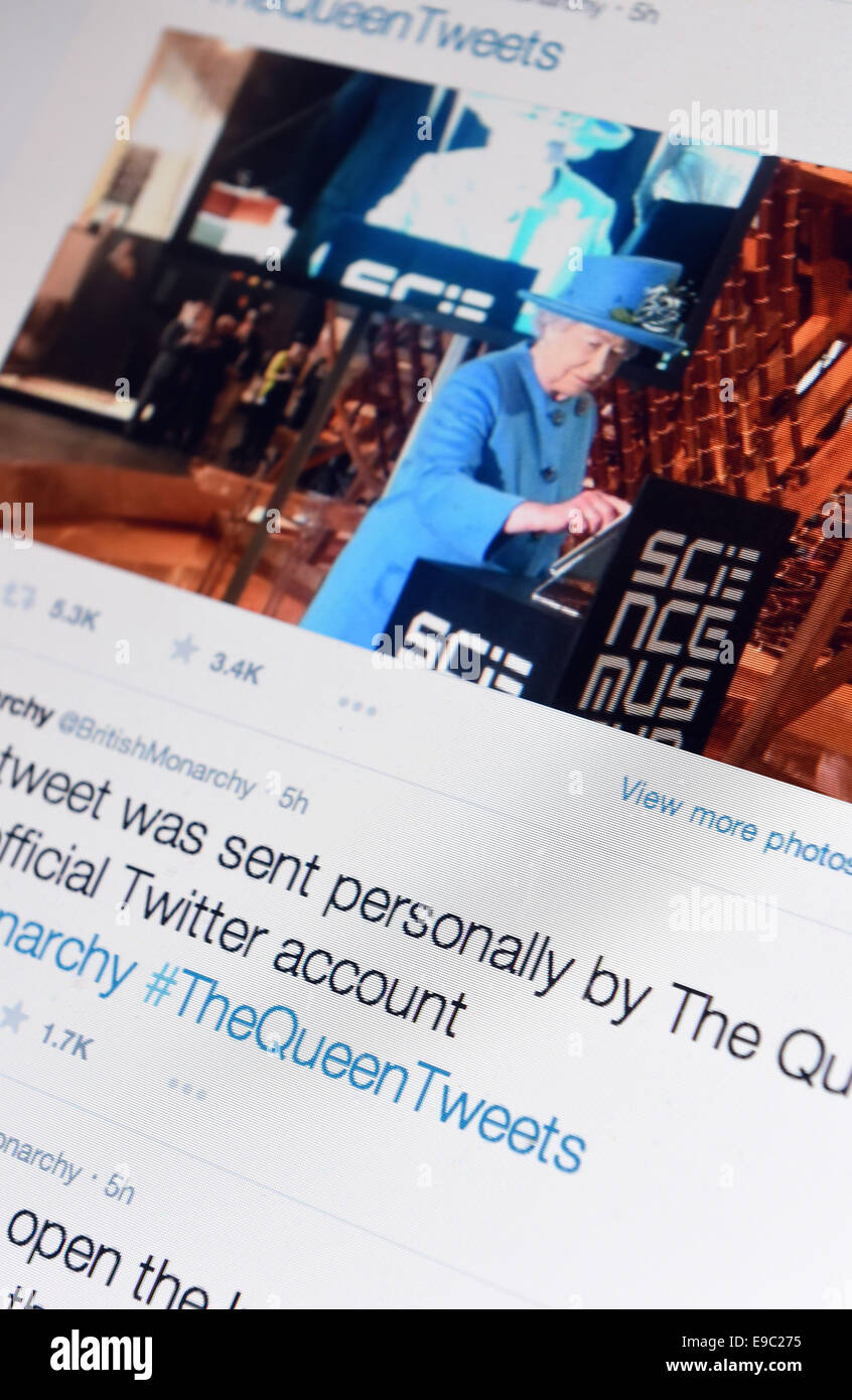 Queen elizabeth first tweet hi-res stock photography and images - Alamy