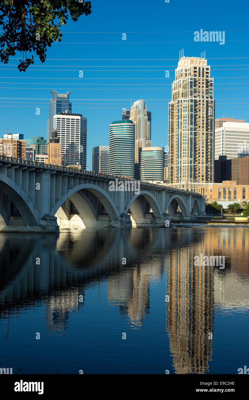 THIRD AVENUE BRIDGE DOWNTOWN SKYLINE MISSISSIPPI RIVER MINNEAPOLIS ...