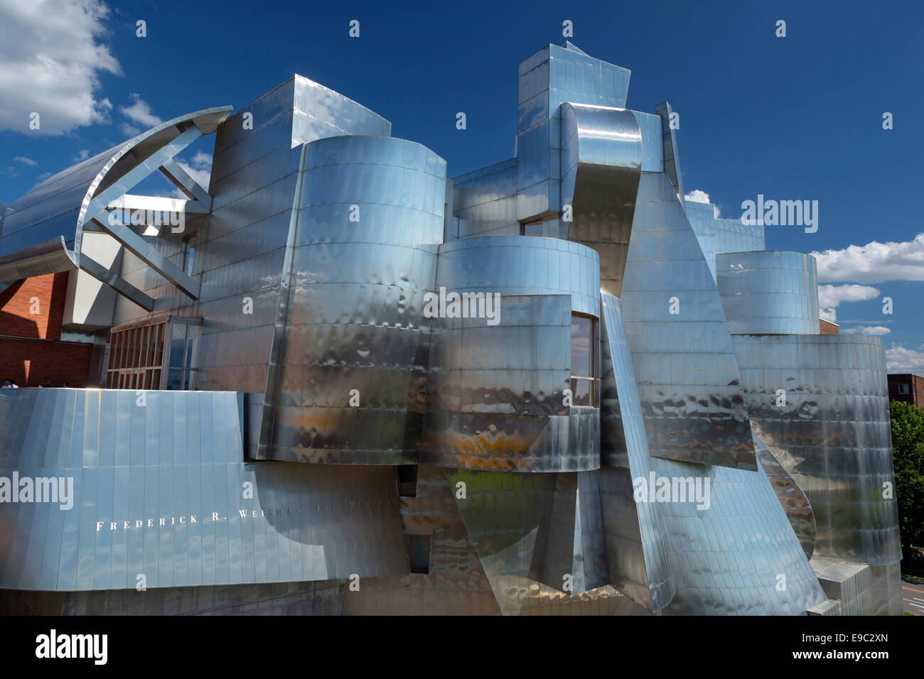 WEISMAN ART MUSEUM (©FRANK GEHRY 1993) MINNESOTA UNIVERSITY CAMPUS ...