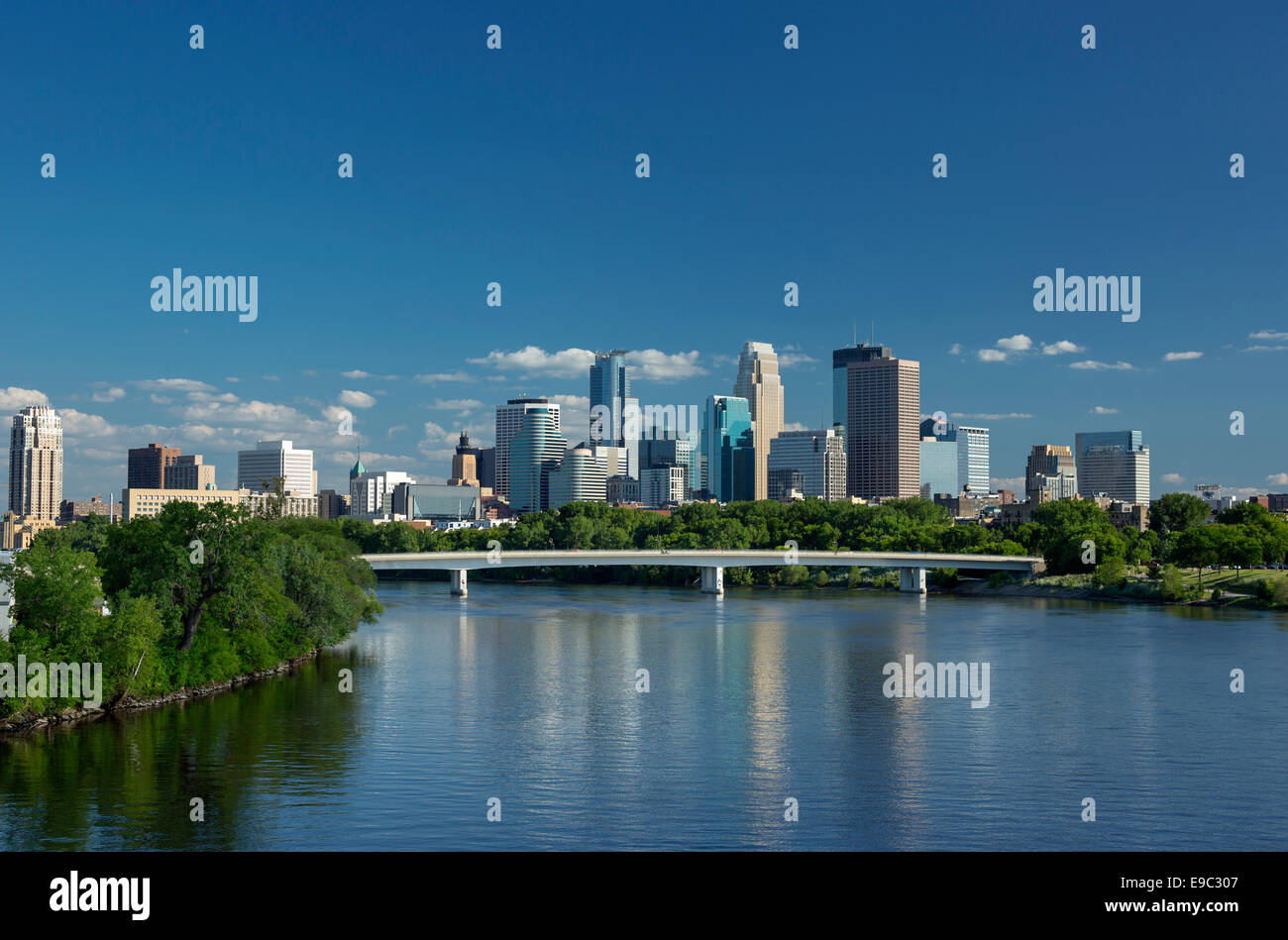 DOWNTOWN SKYLINE MISSISSIPPI RIVER MINNEAPOLIS MINNESOTA USA Stock ...