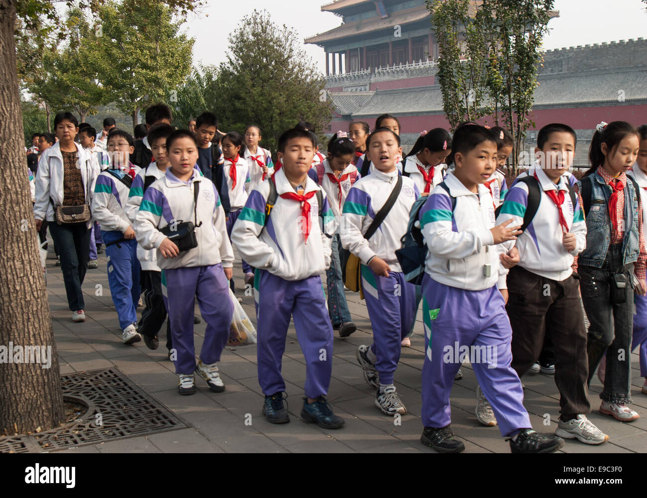 Beijing, China. 18th Oct, 2006. A class of young Chinese students walk ...