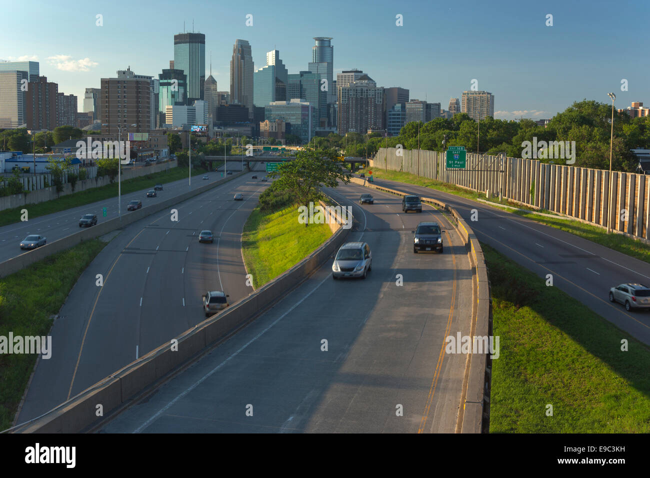 INTERSTATE 35W DOWNTOWN SKYLINE MINNEAPOLIS MINNESOTA USA Stock Photo ...