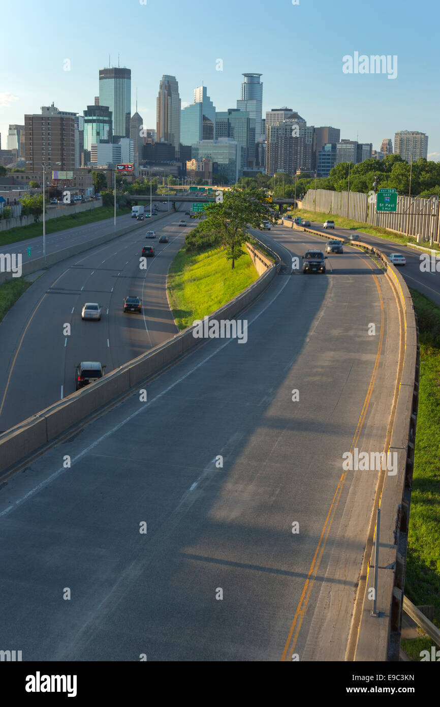 INTERSTATE 35W DOWNTOWN SKYLINE MINNEAPOLIS MINNESOTA USA Stock Photo ...