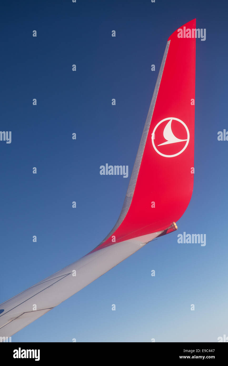 Boeing 737 800 winglet hi-res stock photography and images - Alamy