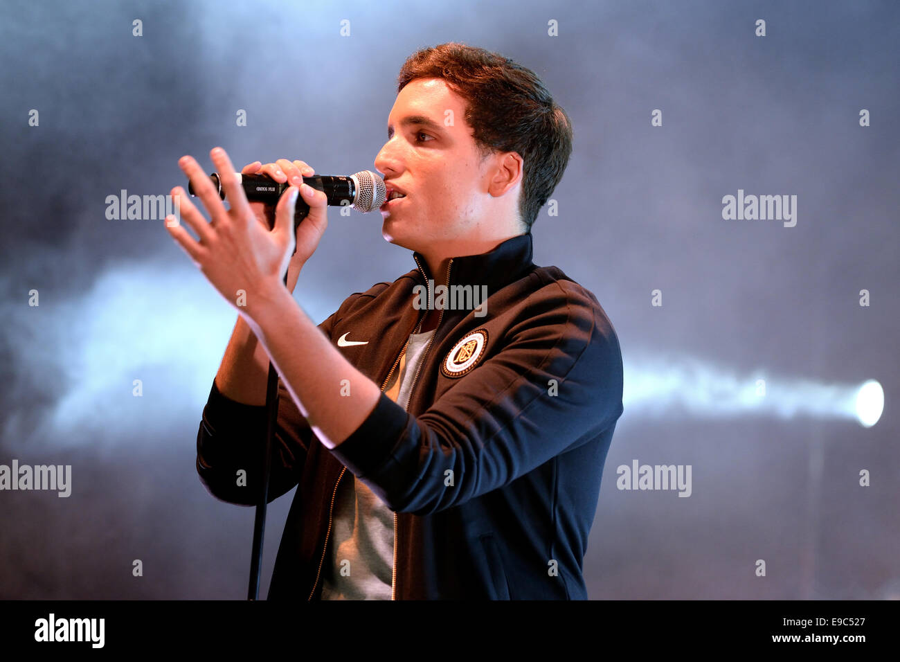 BARCELONA - MAY 23: Xuso Jones (Spanish singer) at Primavera Pop ...