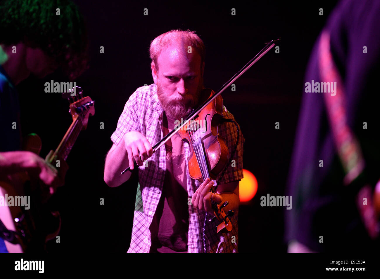 Male violin player hi-res stock photography and images - Alamy