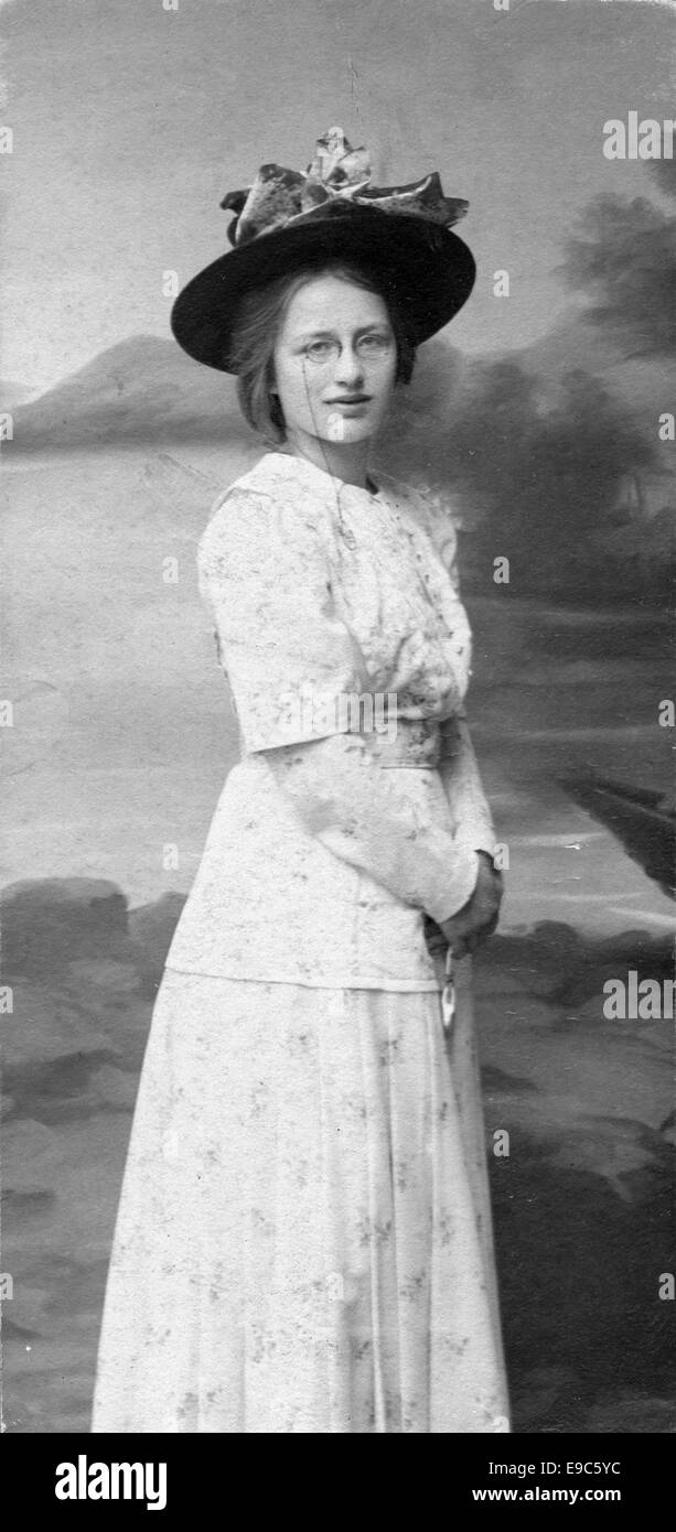 Major figure of 20th century literature hi-res stock photography and ...