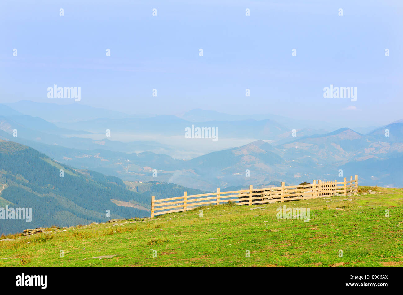 Scenic fence hi-res stock photography and images - Alamy
