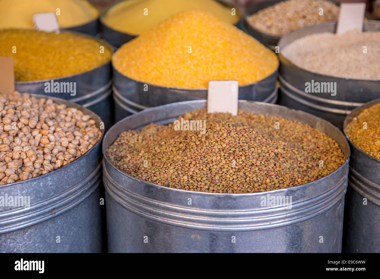Market spices fez morocco stall hi-res stock photography and images - Alamy