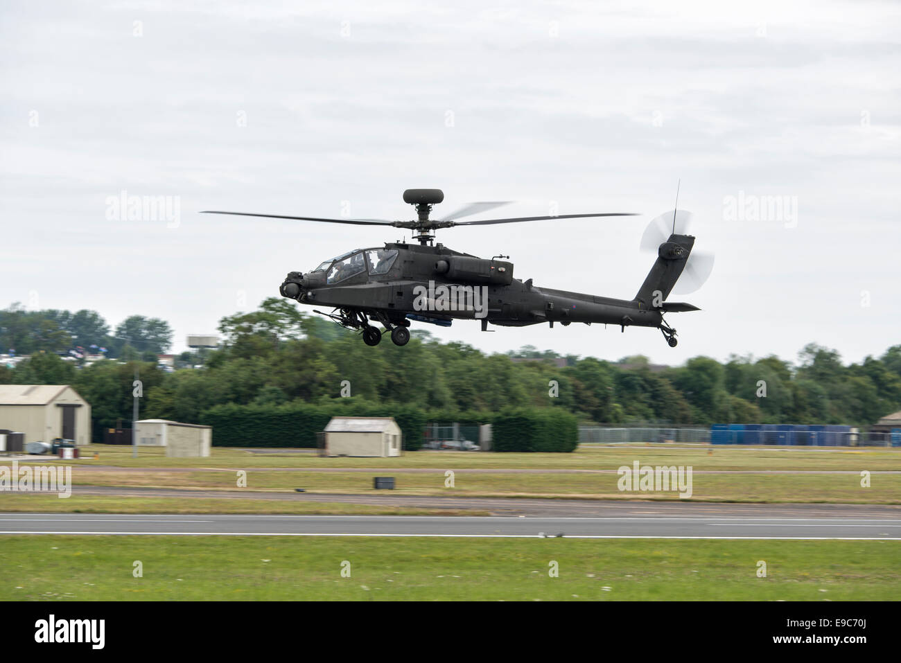 Apache helicopter british army hi-res stock photography and images - Alamy
