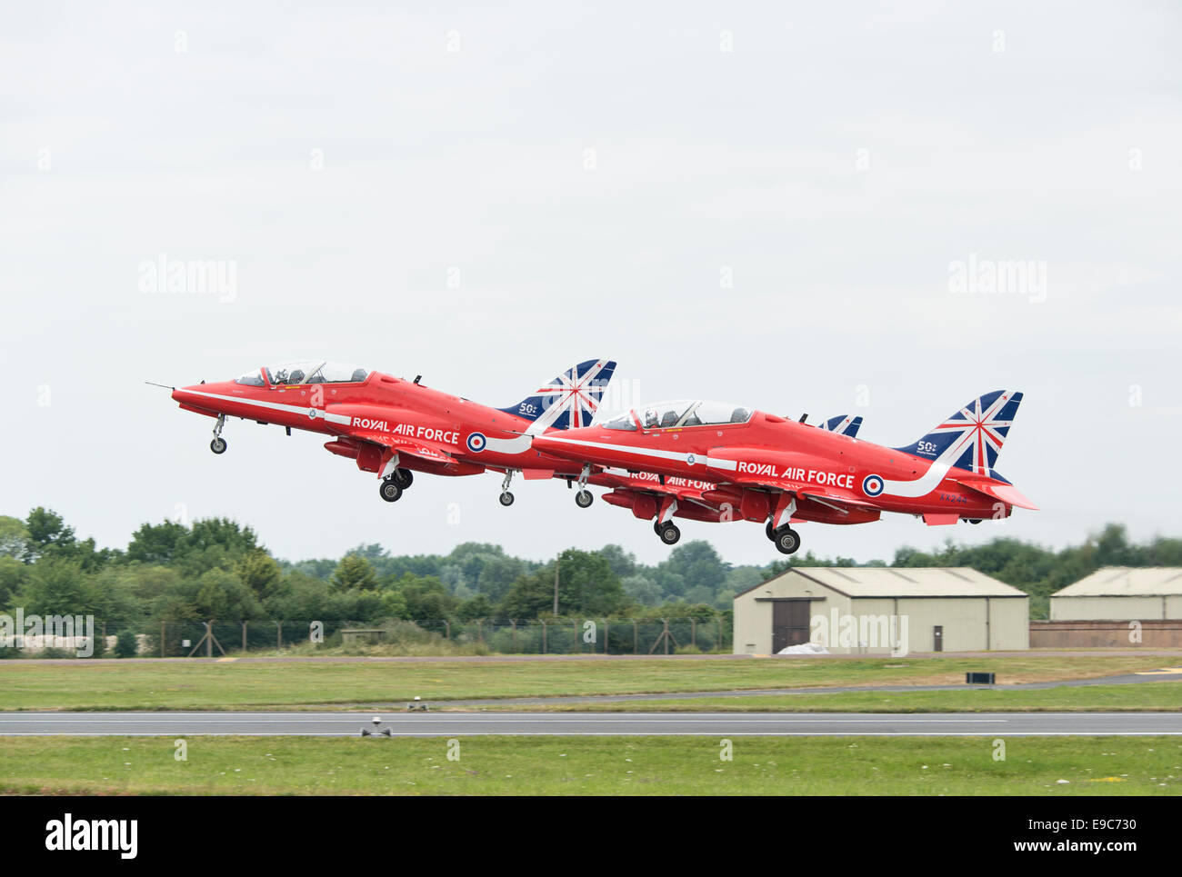 Three red arrows hi-res stock photography and images - Alamy