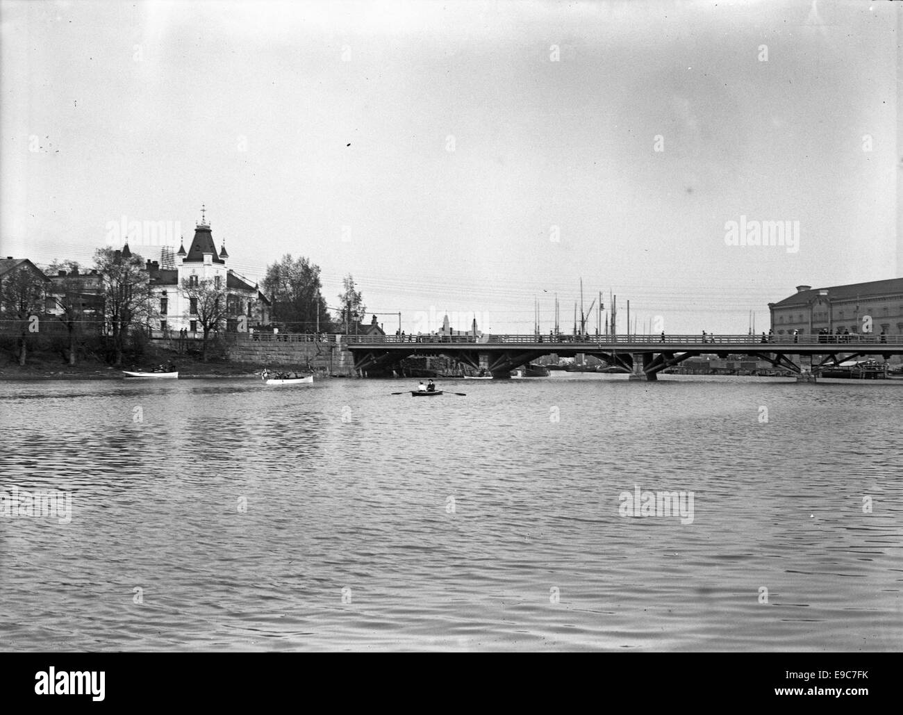 This image shows the Pitkäsilta Bridge (Long Bridge) connecting ...