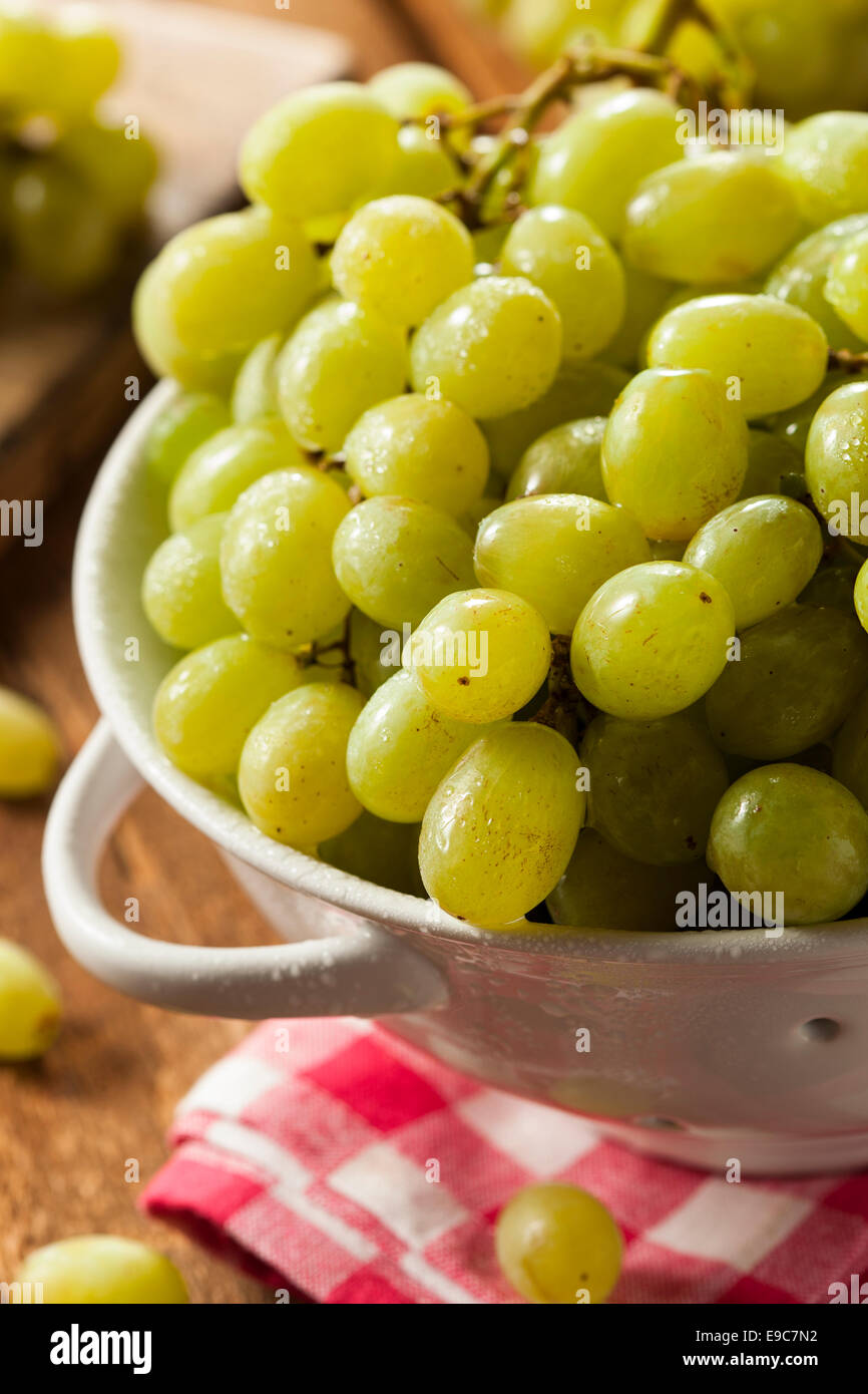 Grapes in green hi-res stock photography and images - Alamy