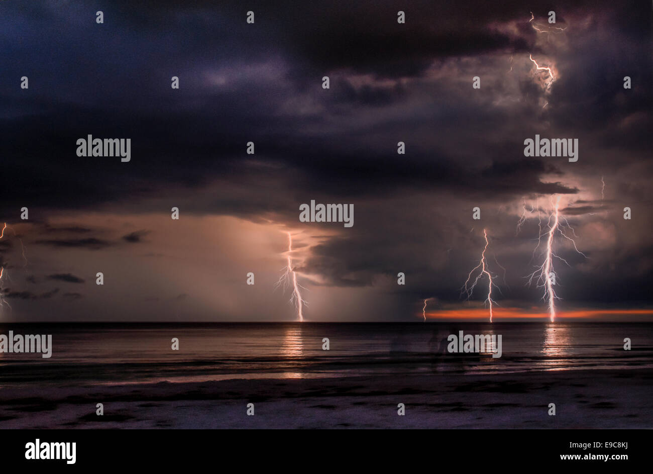 Lightning at sunset hi-res stock photography and images - Alamy