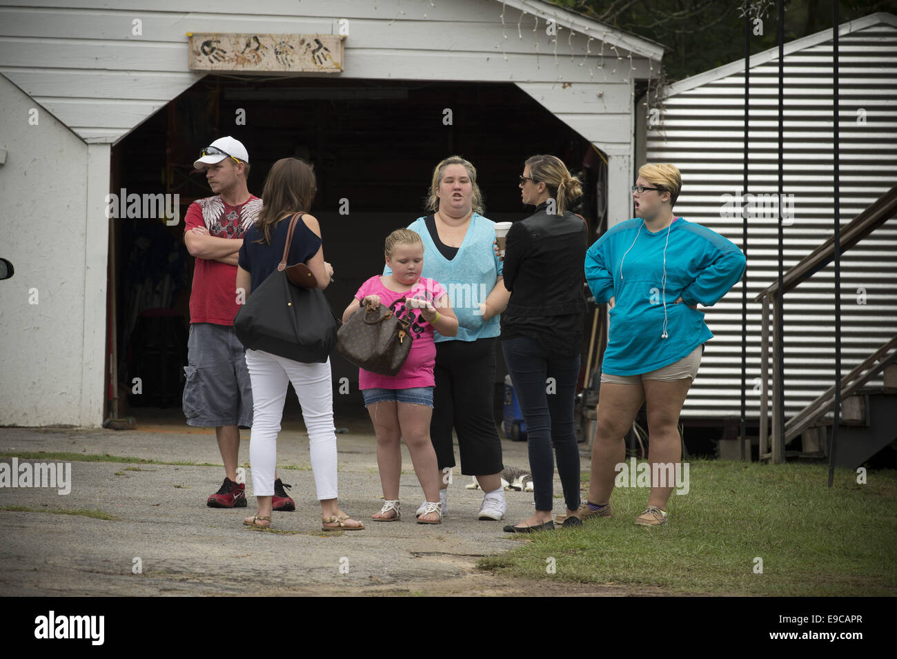 Mcintyre, GA, USA. 23rd Sep, 2014. Honey Boo Boo with mother June and ...