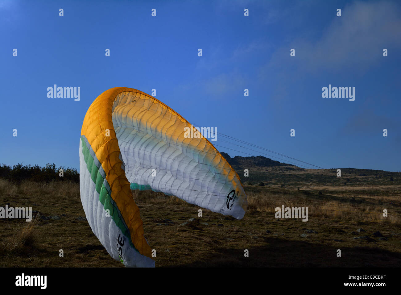 Paraglider wing and brake lines when launching Stock Photo - Alamy