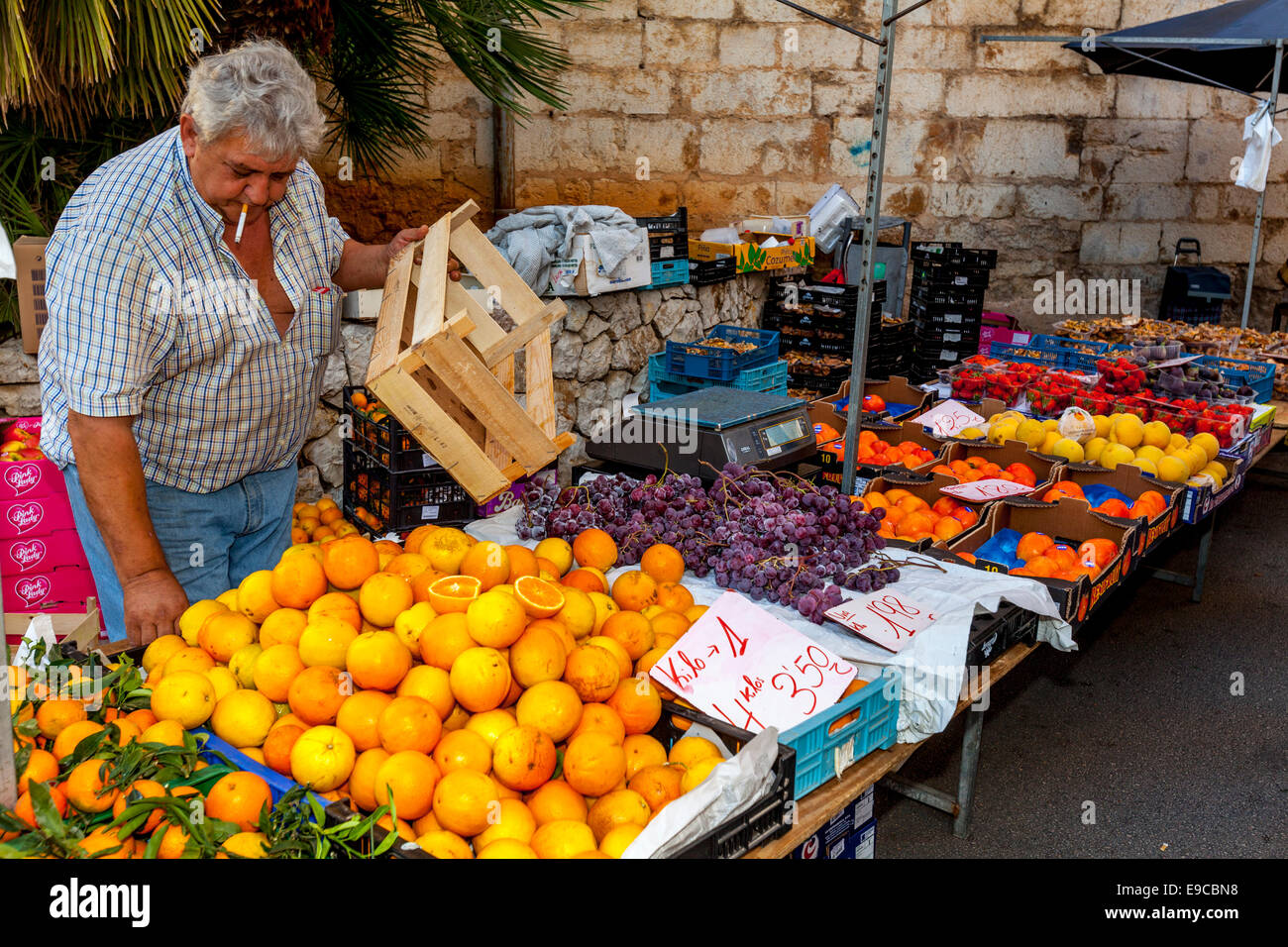 A Local Trader Setting Up His Stall, The Thursday Market, Inca ...