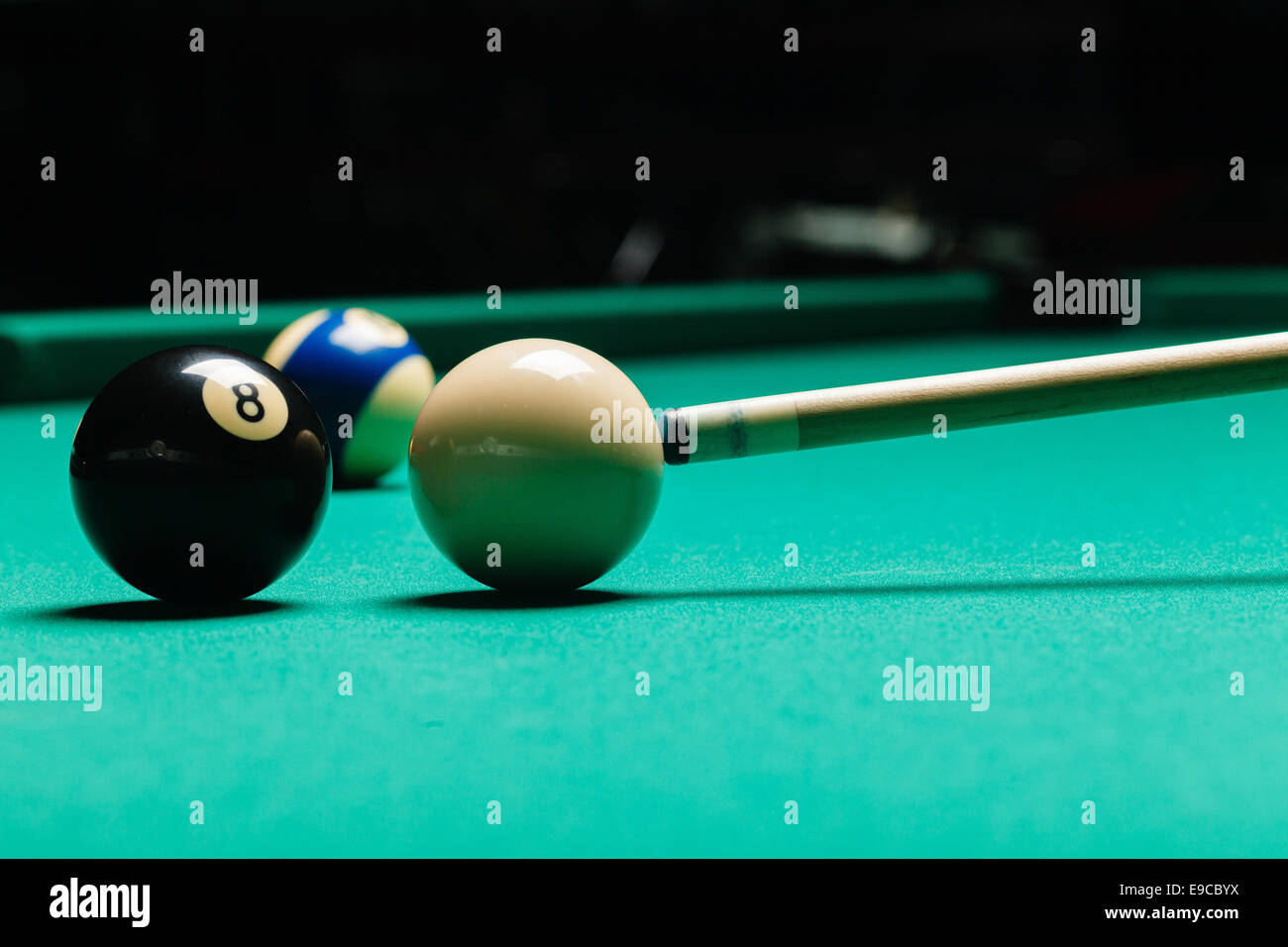 8 ball pool cue hi-res stock photography and images - Alamy