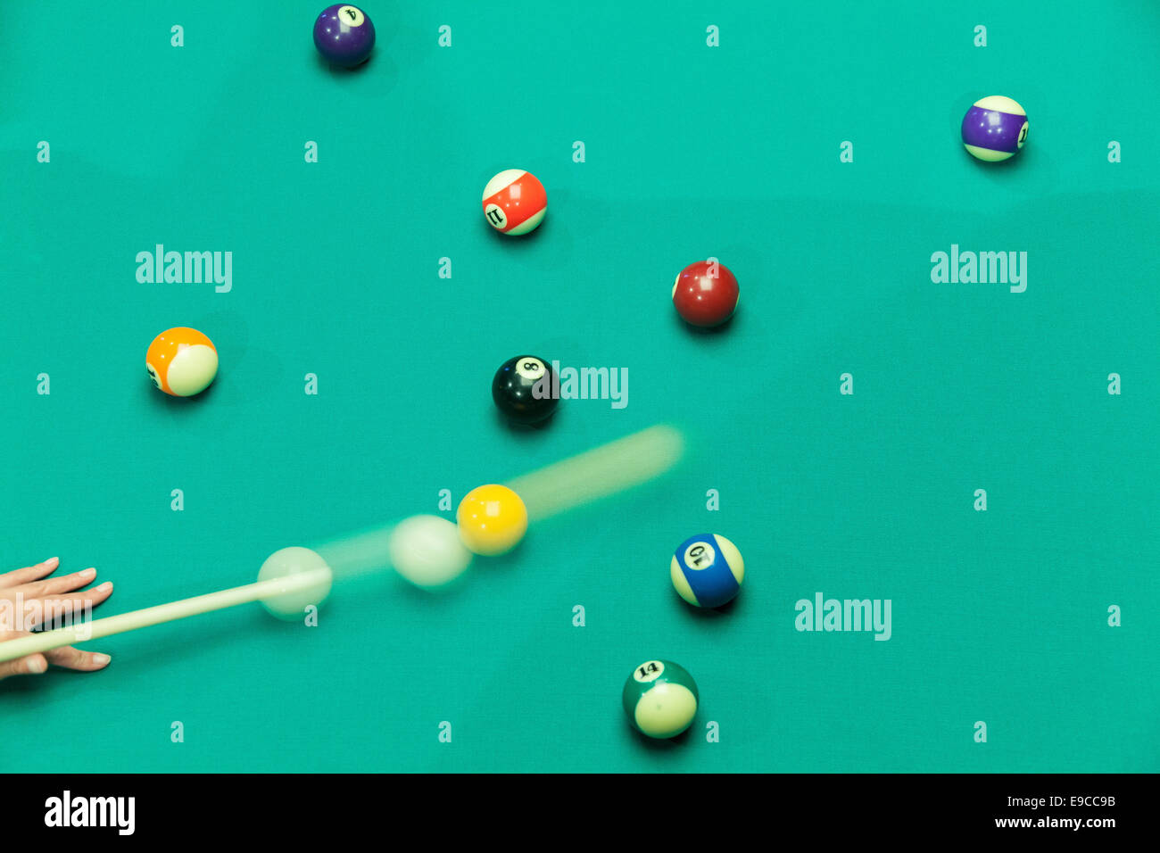 Cue ball breaking billiard balls hi-res stock photography and images ...