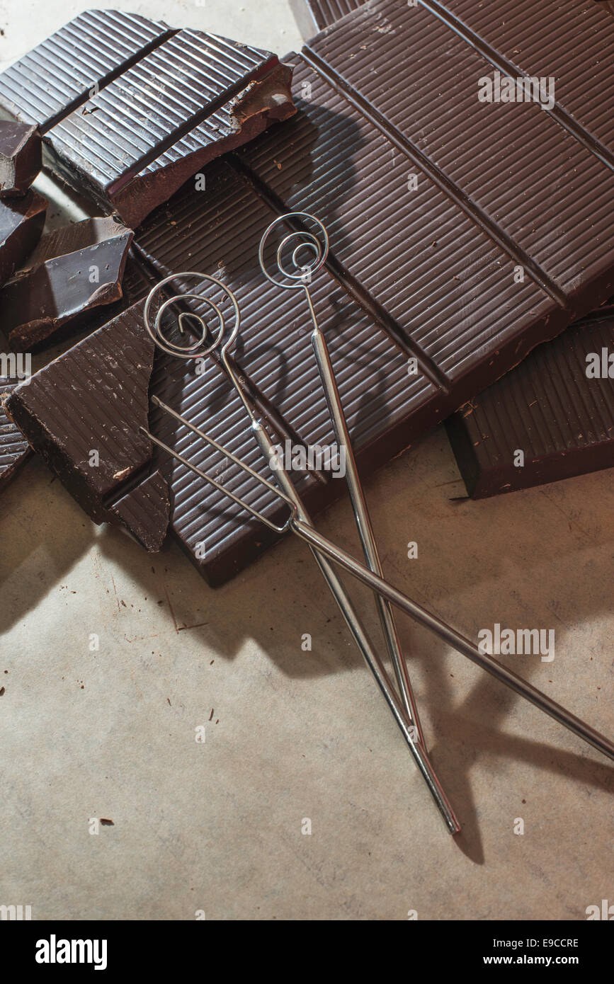 Tools for making chocolates. Chocolate bar Stock Photo - Alamy