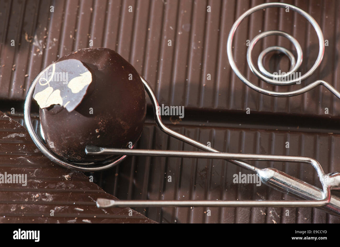 Tools for making chocolates. Chocolate bar Stock Photo - Alamy