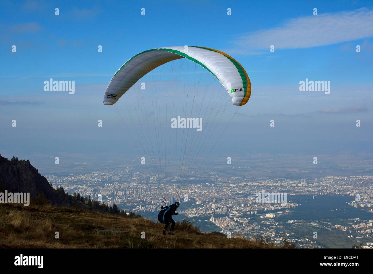Launching paragliding hi-res stock photography and images - Alamy