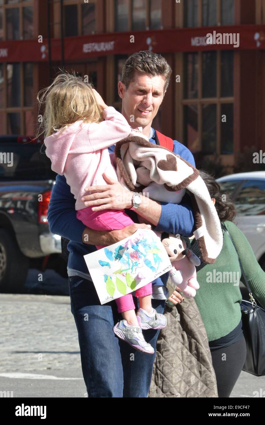 Jason Hoppy seen without his wedding ring while out with his daughter ...