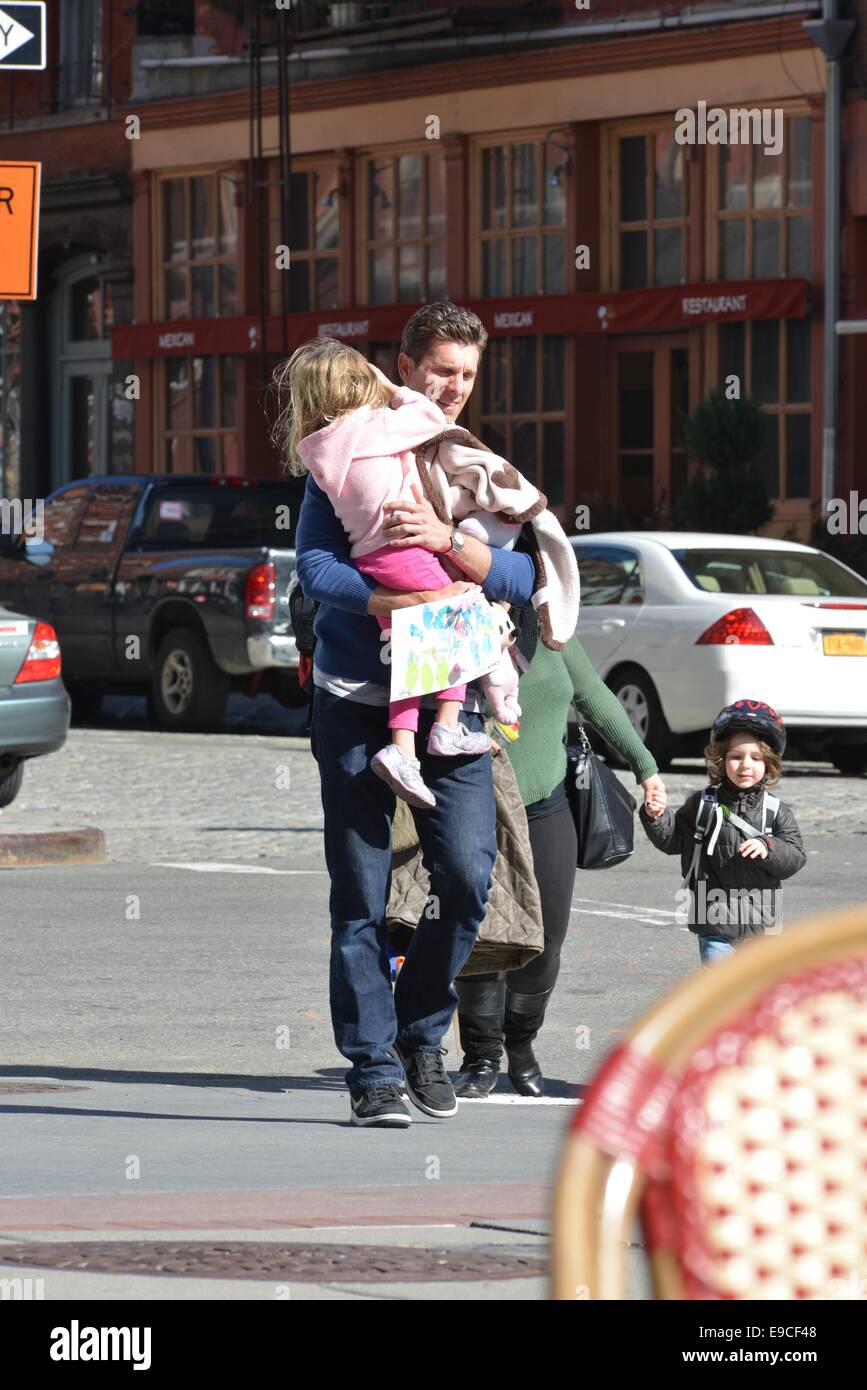 Jason Hoppy seen without his wedding ring while out with his daughter ...