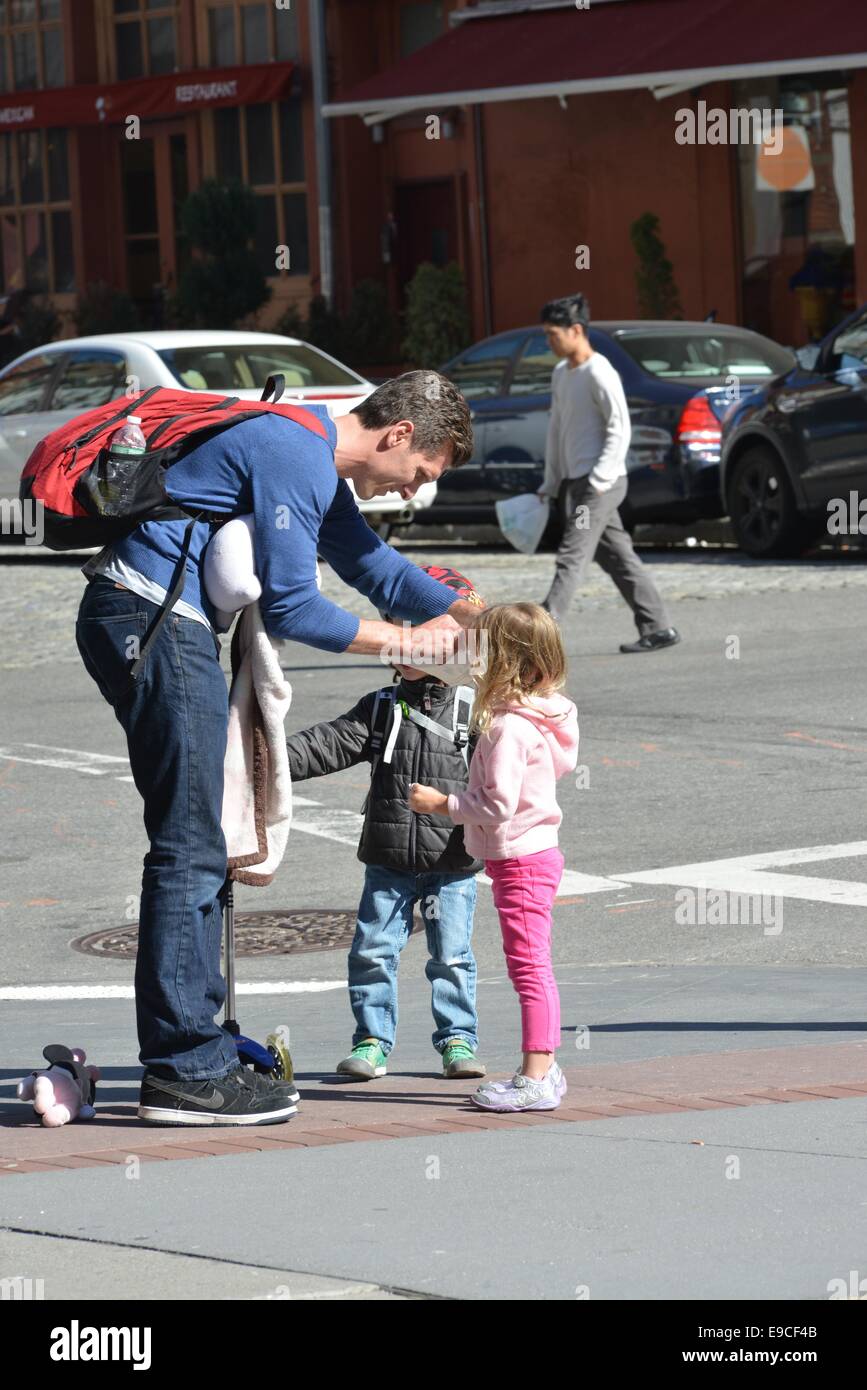Jason Hoppy seen without his wedding ring while out with his daughter ...