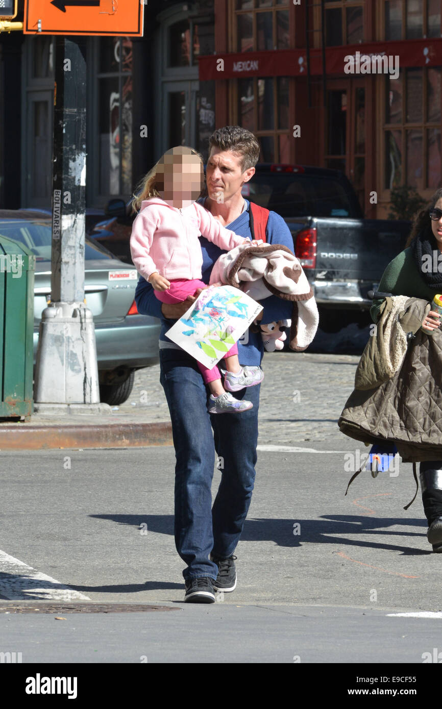 Jason Hoppy seen without his wedding ring while out with his daughter ...