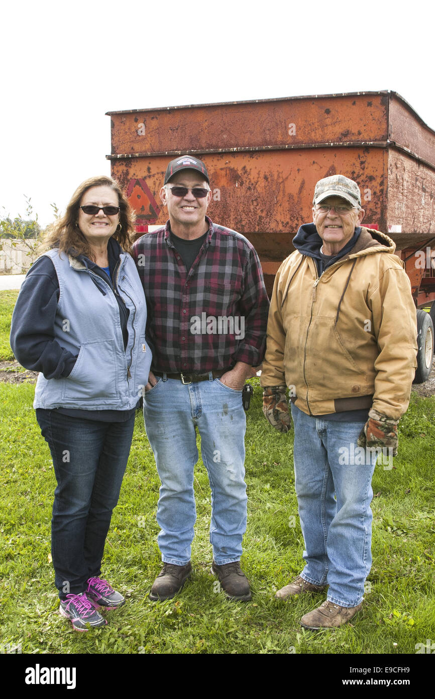 Three men one woman talking hi-res stock photography and images - Alamy