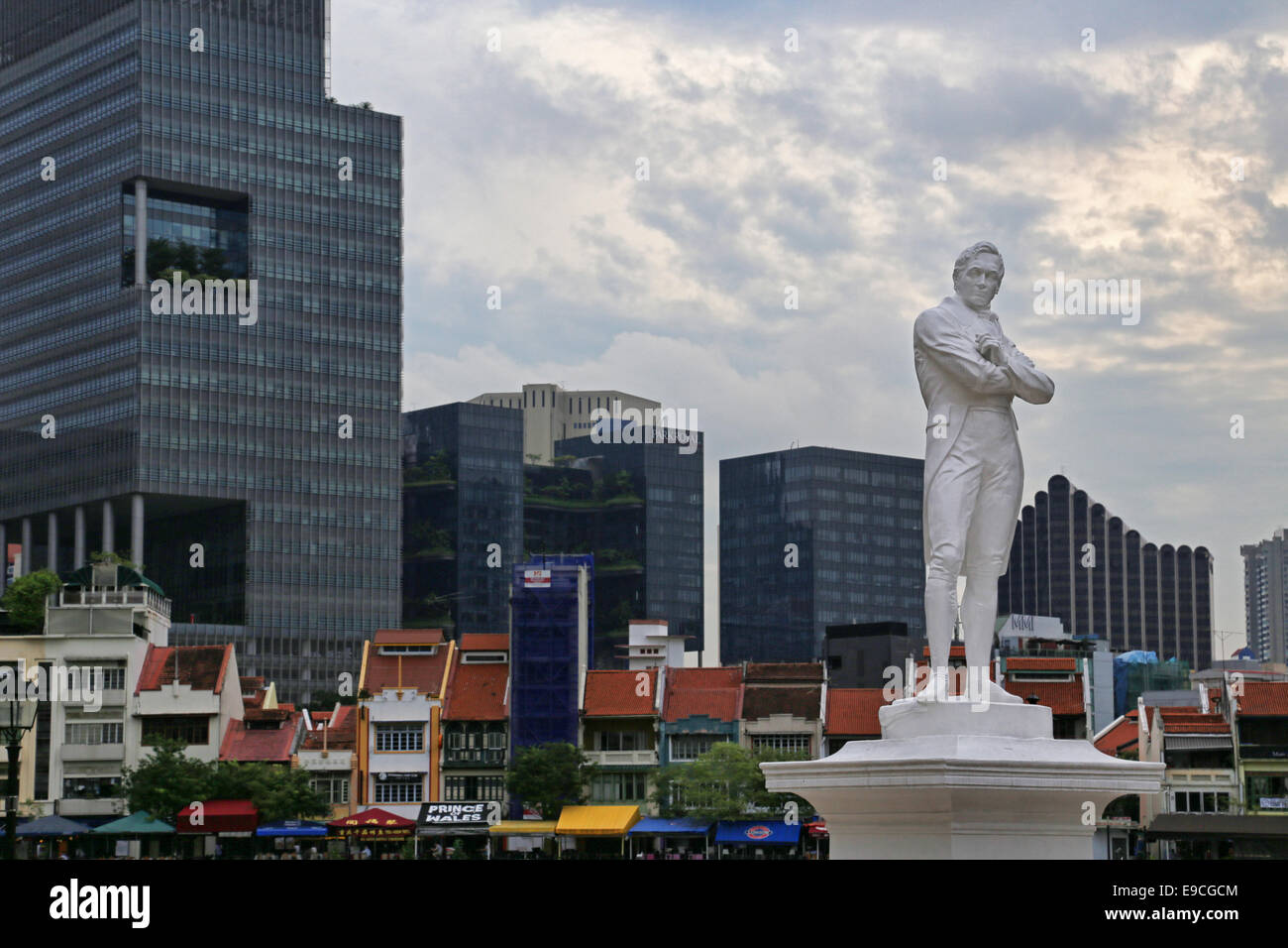 Statue of Sir Stamford Raffles at Raffles Landing Site by the Singapore River with Boat Quay in ...