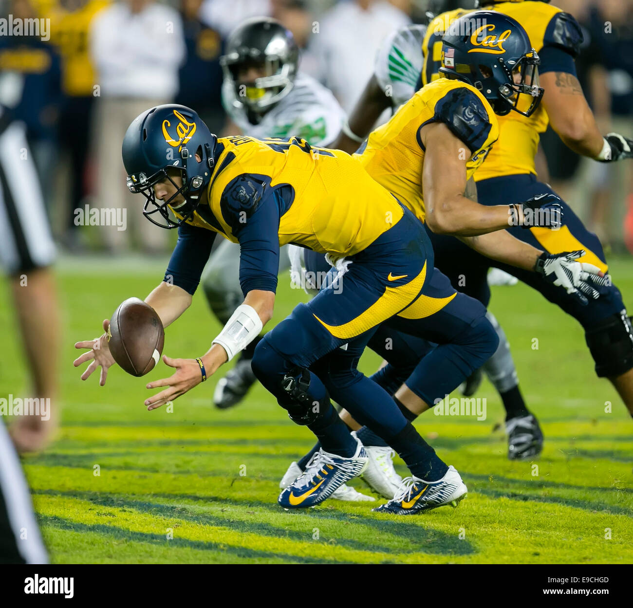 Halftime. 24th Oct, 2014. California Golden Bears quarterback Jared ...