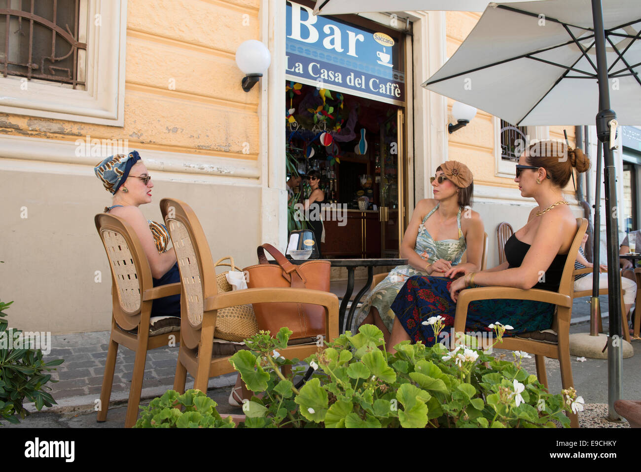 Woman, Girl, talking, Cafe, Bar, Restaurant, Trattoria, Drink ...