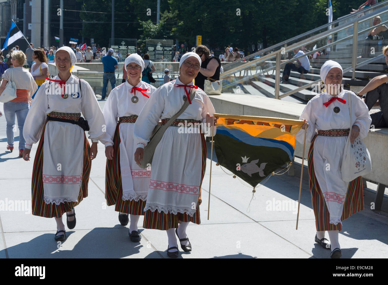 Estonian women in traditional estonian dress hi-res stock photography ...
