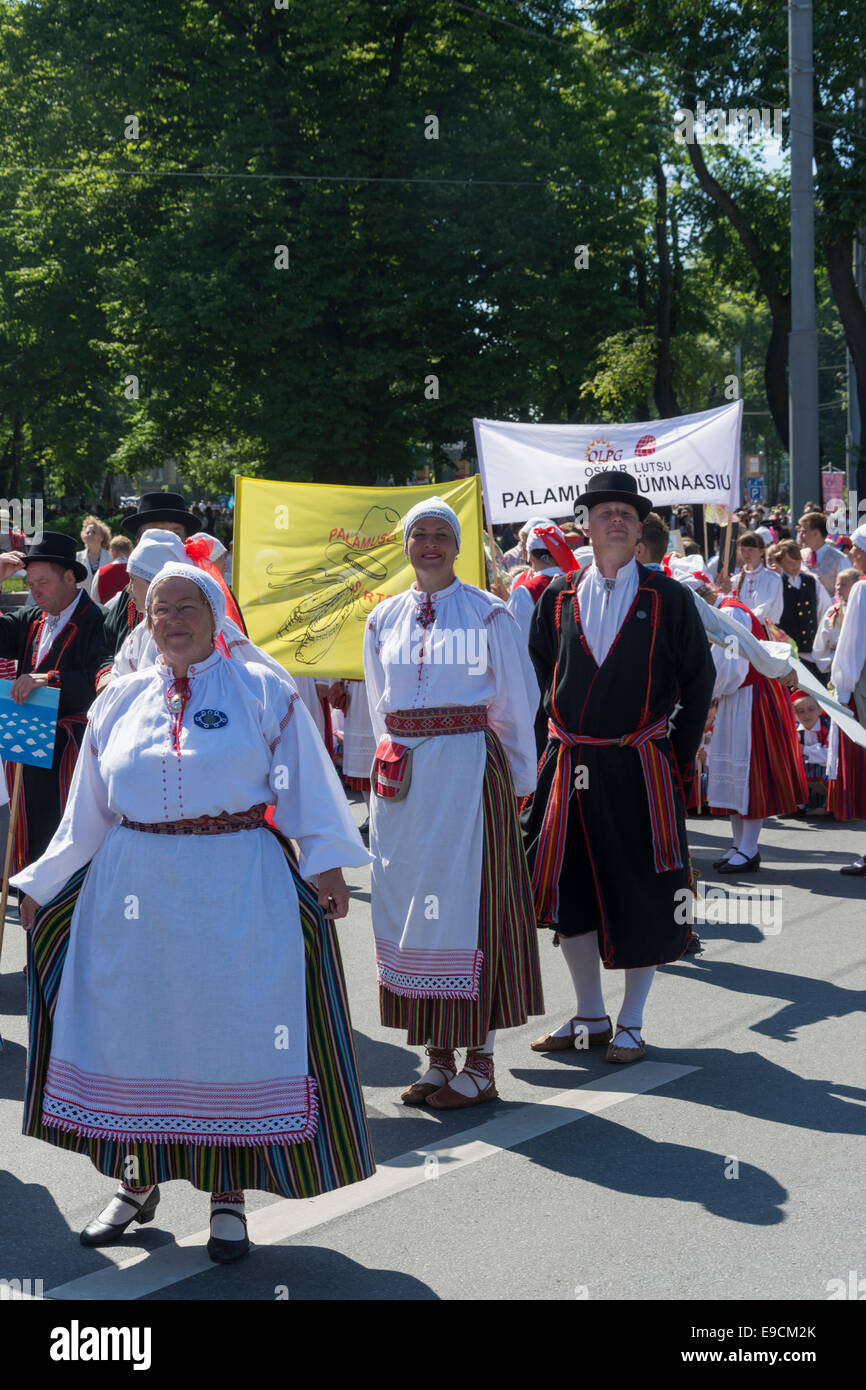 Estonian women in traditional estonian dress hi-res stock photography ...