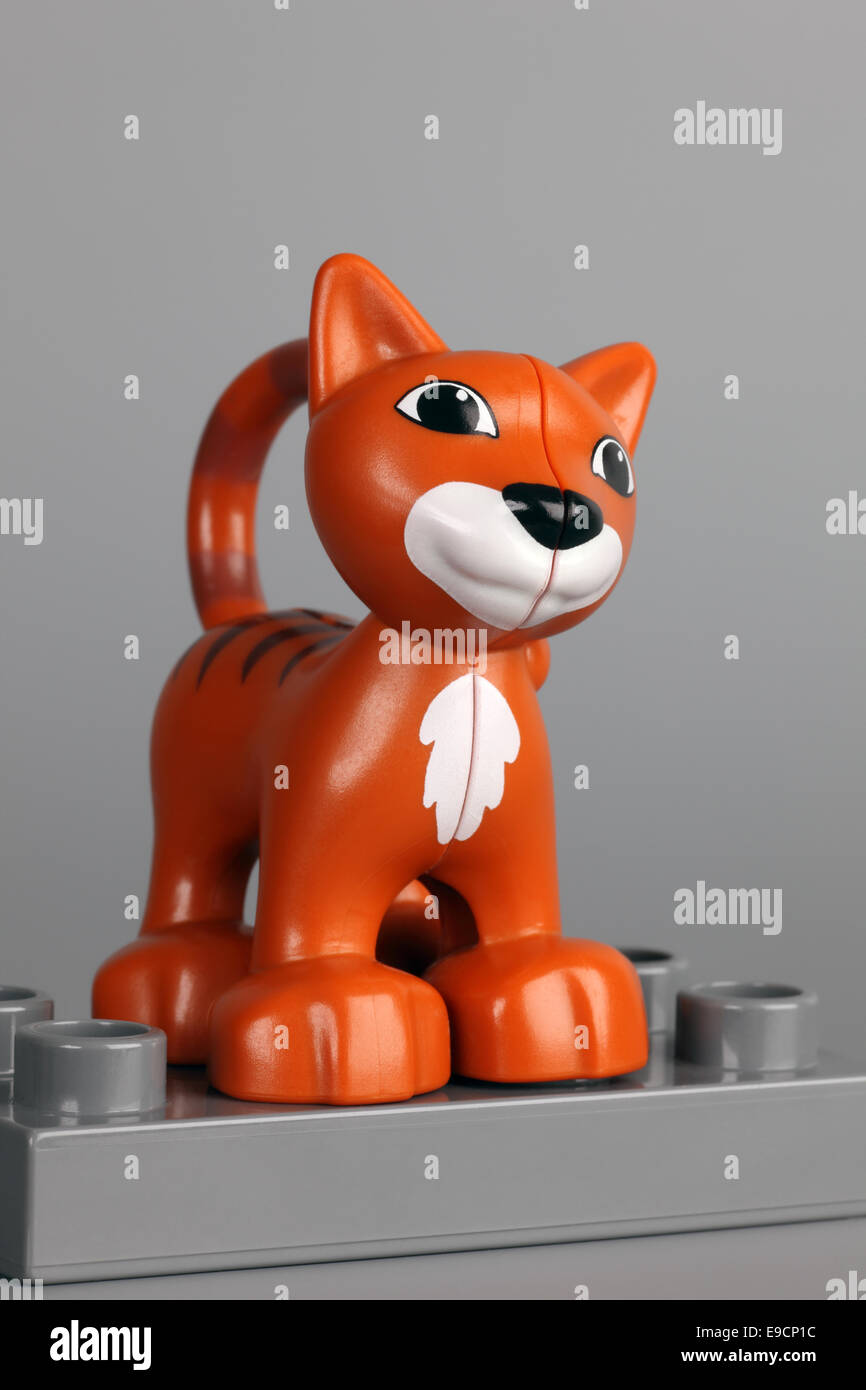 Cat figure hi-res stock photography and images - Alamy