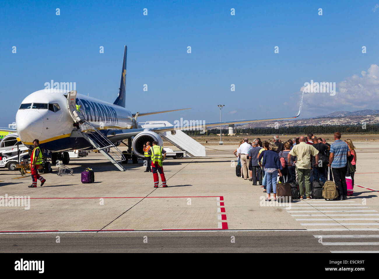 Ryanair Boeing 737-800 on the tarmac at Paphos airport Cyprus Stock ...