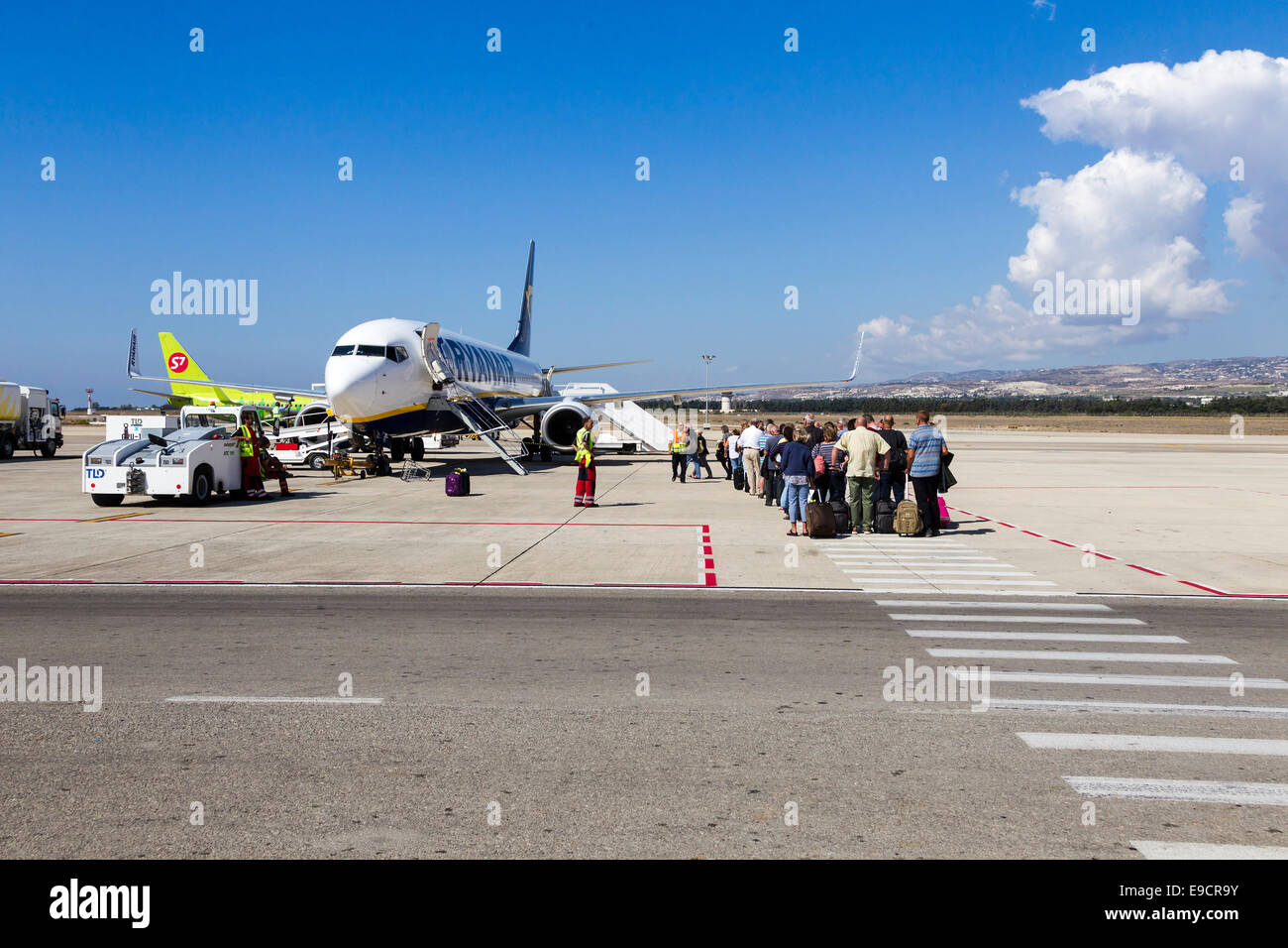 Ryanair Boeing 737-800 on the tarmac at Paphos airport Cyprus Stock ...