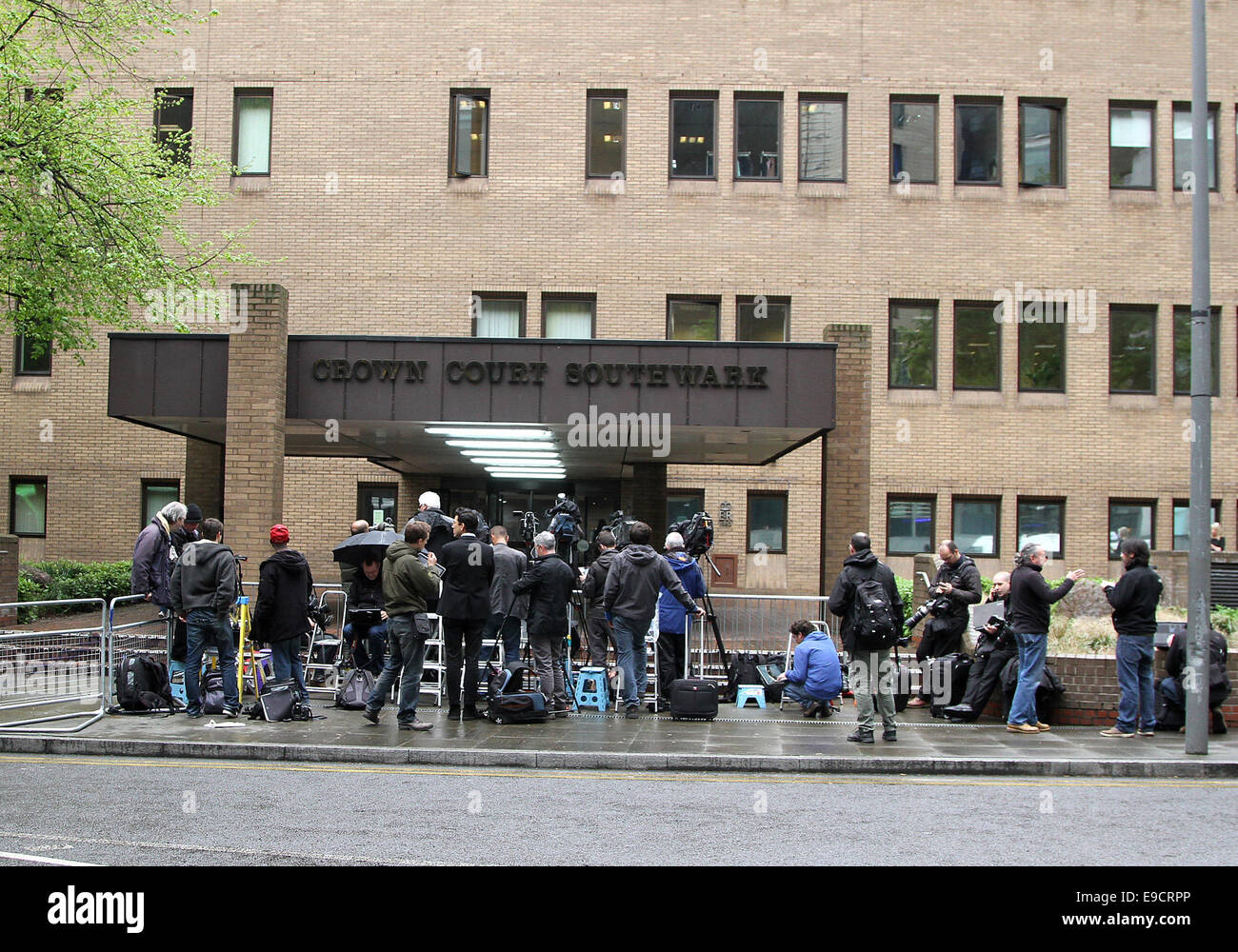 Outside southwark crown court hi-res stock photography and images - Alamy