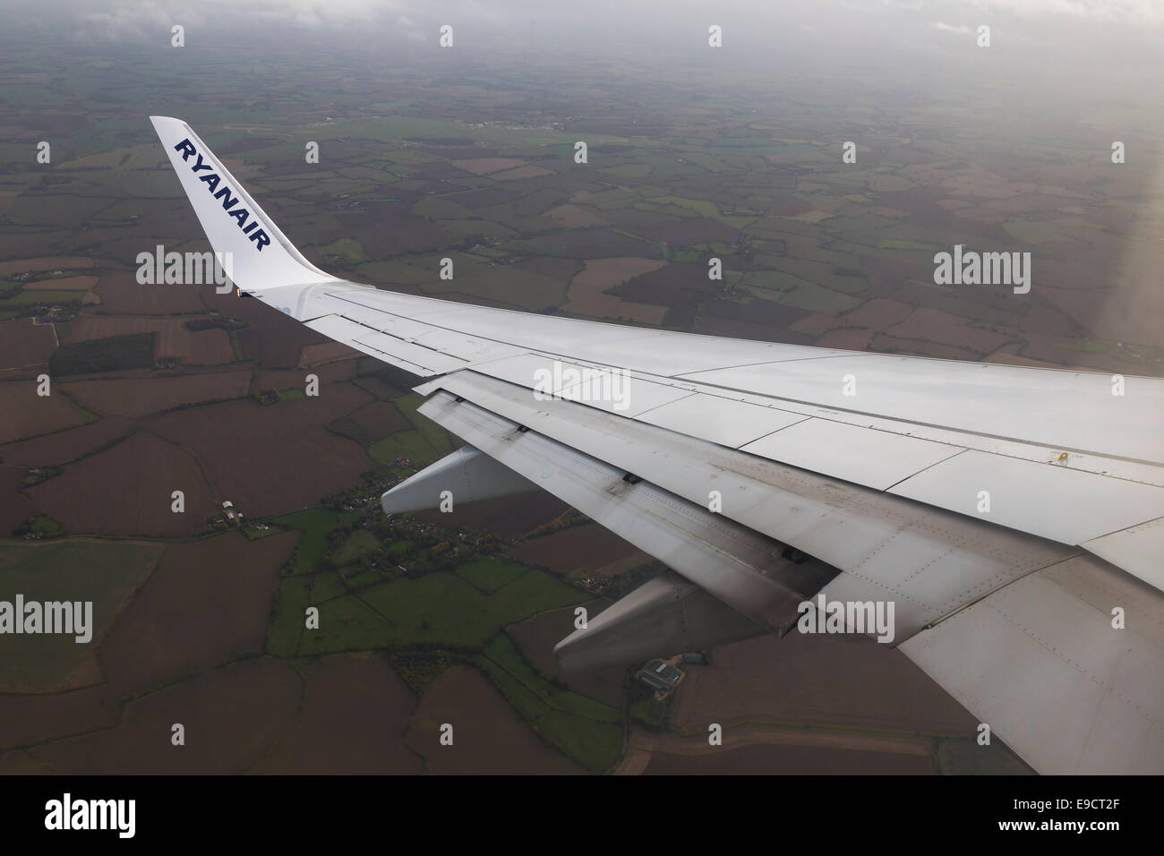 Boeing 737 aircraft wing flaps hi-res stock photography and images - Alamy
