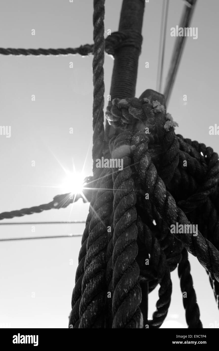 18th century ship rigging Black and White Stock Photos & Images - Alamy